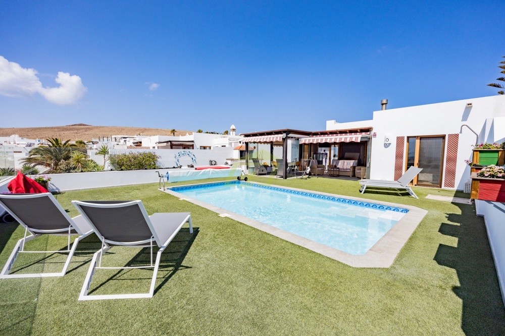 Luxury 3 bedroom villa with outstanding sea views in Playa Blanca ...
